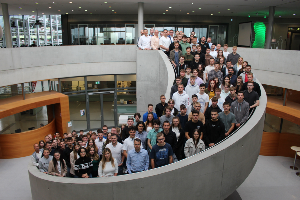 B. Braun begrüßt 125 neue Azubis am Standort Melsungen - B. Braun